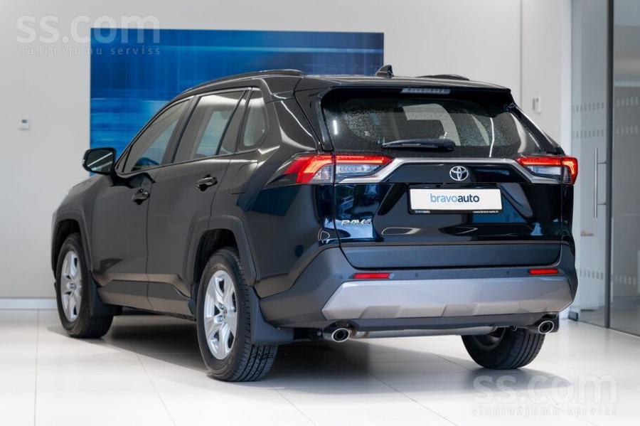 Melns Toyota RAV4 2019 Rīga, ar dzinēja tilpumu 2.00 L un nobraukumu 64 tūkst. km par 23490 €, foto 5 vietnē AUTOMOTO.COM.LV