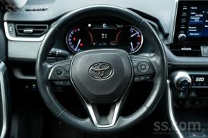 Melns Toyota RAV4 2019 Rīga, ar dzinēja tilpumu 2.00 L un nobraukumu 64 tūkst. km par 23490 €, foto 6 vietnē AUTOMOTO.COM.LV