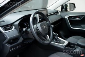 Melns Toyota RAV4 2019 Rīga, ar dzinēja tilpumu 2.00 L un nobraukumu 64 tūkst. km par 23490 €, foto 8 vietnē AUTOMOTO.COM.LV