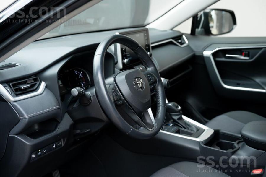 Melns Toyota RAV4 2019 Rīga, ar dzinēja tilpumu 2.00 L un nobraukumu 64 tūkst. km par 23490 €, foto 8 vietnē AUTOMOTO.COM.LV