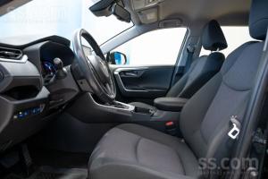 Melns Toyota RAV4 2019 Rīga, ar dzinēja tilpumu 2.00 L un nobraukumu 64 tūkst. km par 23490 €, foto 9 vietnē AUTOMOTO.COM.LV