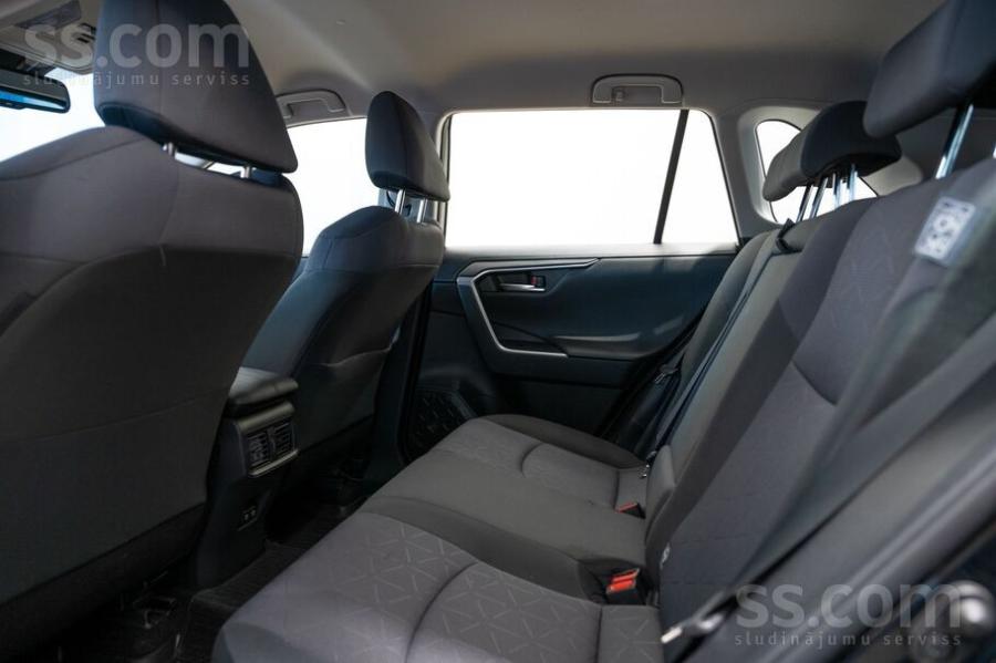 Melns Toyota RAV4 2019 Rīga, ar dzinēja tilpumu 2.00 L un nobraukumu 64 tūkst. km par 23490 €, foto 10 vietnē AUTOMOTO.COM.LV