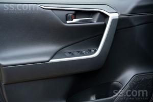 Melns Toyota RAV4 2019 Rīga, ar dzinēja tilpumu 2.00 L un nobraukumu 64 tūkst. km par 23490 €, foto 11 vietnē AUTOMOTO.COM.LV