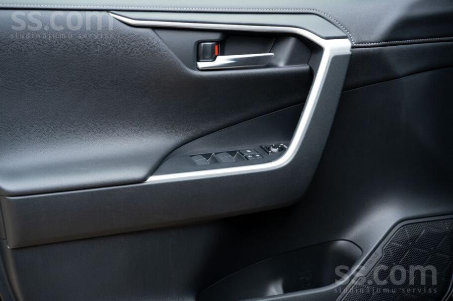 Melns Toyota RAV4 2019 Rīga, ar dzinēja tilpumu 2.00 L un nobraukumu 64 tūkst. km par 23490 €, foto 11 vietnē AUTOMOTO.COM.LV