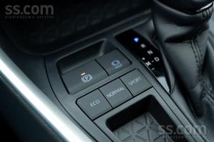 Melns Toyota RAV4 2019 Rīga, ar dzinēja tilpumu 2.00 L un nobraukumu 64 tūkst. km par 23490 €, foto 16 vietnē AUTOMOTO.COM.LV