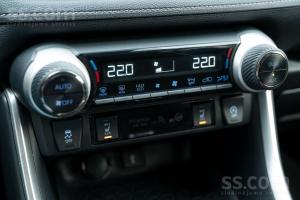 Melns Toyota RAV4 2019 Rīga, ar dzinēja tilpumu 2.00 L un nobraukumu 64 tūkst. km par 23490 €, foto 17 vietnē AUTOMOTO.COM.LV