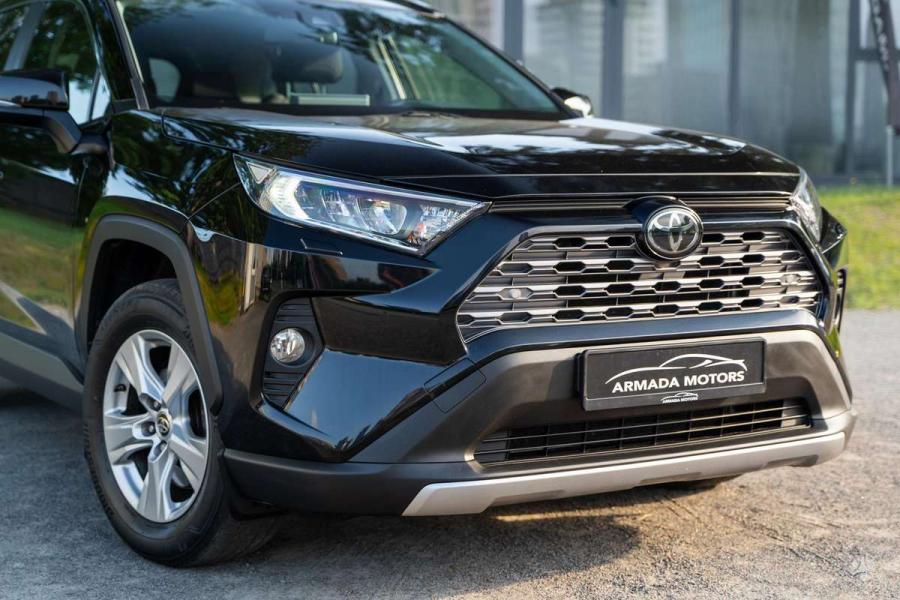 Melns Toyota RAV4 2019 Viļņa, ar dzinēja tilpumu 1.99 L un nobraukumu 150 tūkst. km par 19500 €, foto 3 vietnē AUTOMOTO.COM.LV