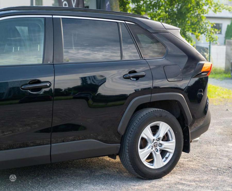 Melns Toyota RAV4 2019 Viļņa, ar dzinēja tilpumu 1.99 L un nobraukumu 150 tūkst. km par 19500 €, foto 11 vietnē AUTOMOTO.COM.LV