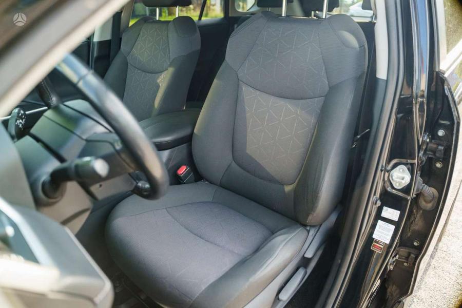 Melns Toyota RAV4 2019 Viļņa, ar dzinēja tilpumu 1.99 L un nobraukumu 150 tūkst. km par 19500 €, foto 18 vietnē AUTOMOTO.COM.LV