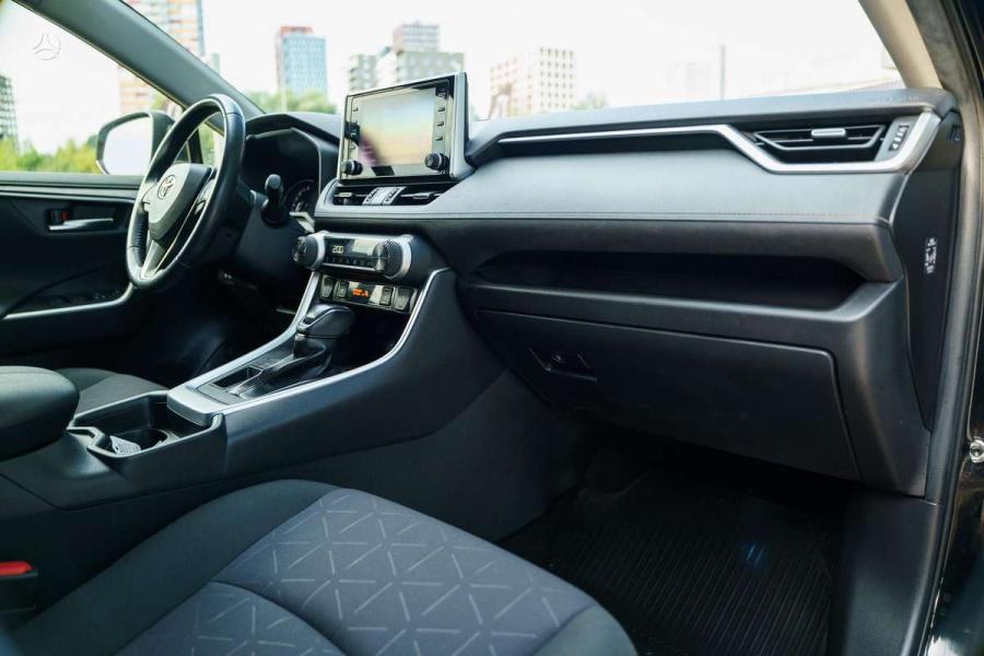 Melns Toyota RAV4 2019 Viļņa, ar dzinēja tilpumu 1.99 L un nobraukumu 150 tūkst. km par 19500 €, foto 19 vietnē AUTOMOTO.COM.LV