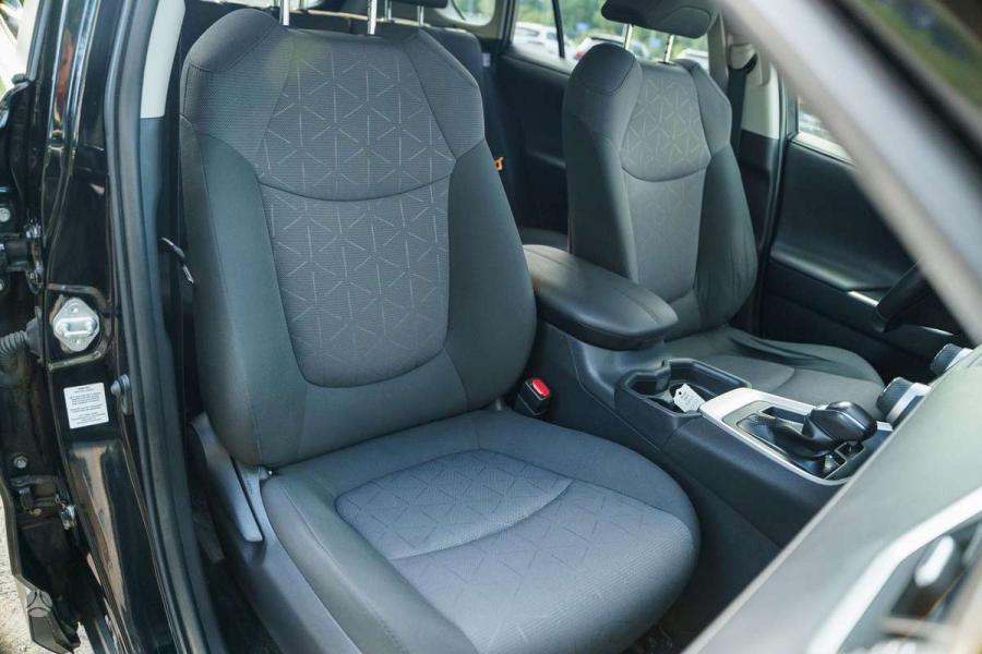 Melns Toyota RAV4 2019 Viļņa, ar dzinēja tilpumu 1.99 L un nobraukumu 150 tūkst. km par 19500 €, foto 20 vietnē AUTOMOTO.COM.LV