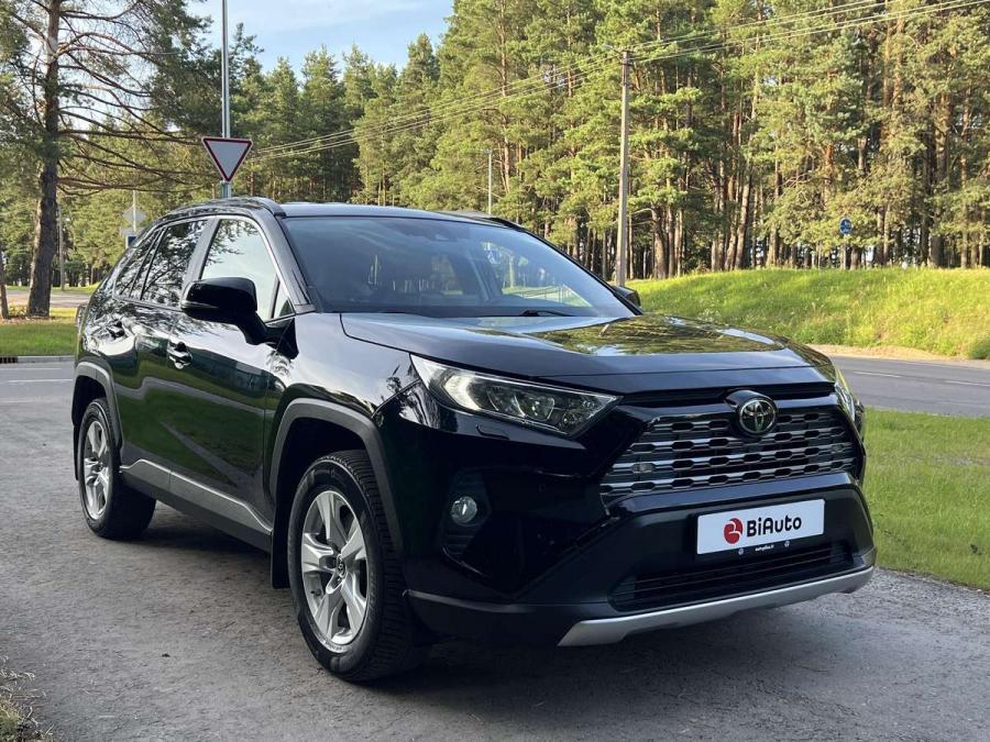 Black Toyota RAV4 2019 in Utena, with an engine capacity of 1.99 L and mileage of 178 thousand km for 18750 €, photo 1 on AUTOMOTO.COM.LV