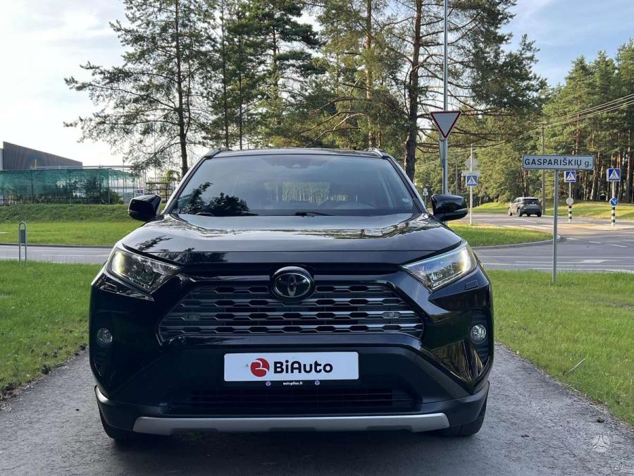 Black Toyota RAV4 2019 in Utena, with an engine capacity of 1.99 L and mileage of 178 thousand km for 18750 €, photo 4 on AUTOMOTO.COM.LV