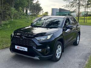 Black Toyota RAV4 2019 in Utena, with an engine capacity of 1.99 L and mileage of 178 thousand km for 18750 €, photo 7 on AUTOMOTO.COM.LV