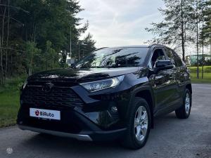Black Toyota RAV4 2019 in Utena, with an engine capacity of 1.99 L and mileage of 178 thousand km for 18750 €, photo 8 on AUTOMOTO.COM.LV