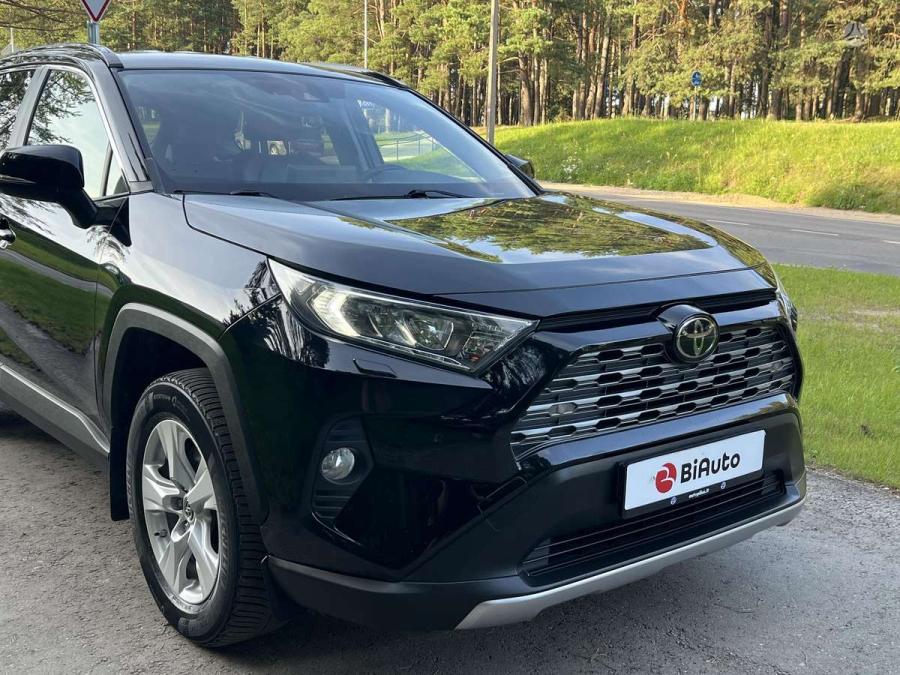 Black Toyota RAV4 2019 in Utena, with an engine capacity of 1.99 L and mileage of 178 thousand km for 18750 €, photo 11 on AUTOMOTO.COM.LV