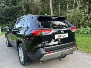 Black Toyota RAV4 2019 in Utena, with an engine capacity of 1.99 L and mileage of 178 thousand km for 18750 €, photo 12 on AUTOMOTO.COM.LV