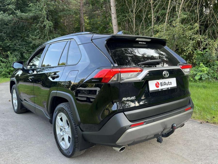 Black Toyota RAV4 2019 in Utena, with an engine capacity of 1.99 L and mileage of 178 thousand km for 18750 €, photo 13 on AUTOMOTO.COM.LV