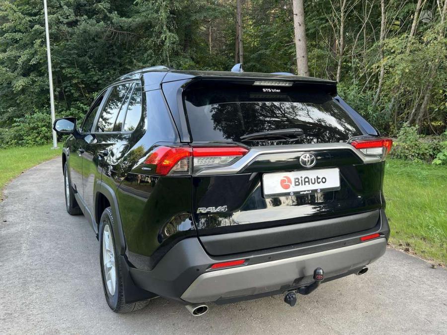 Black Toyota RAV4 2019 in Utena, with an engine capacity of 1.99 L and mileage of 178 thousand km for 18750 €, photo 14 on AUTOMOTO.COM.LV