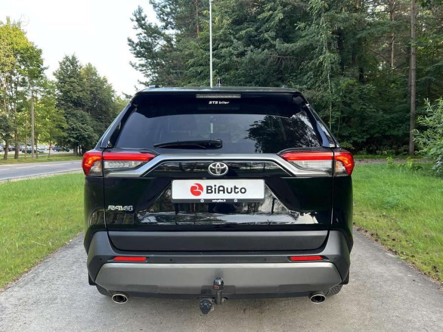 Black Toyota RAV4 2019 in Utena, with an engine capacity of 1.99 L and mileage of 178 thousand km for 18750 €, photo 15 on AUTOMOTO.COM.LV