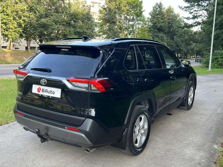 Black Toyota RAV4 2019 in Utena, with an engine capacity of 1.99 L and mileage of 178 thousand km for 18750 €, photo 17 on AUTOMOTO.COM.LV