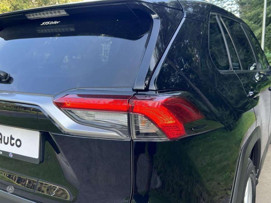 Black Toyota RAV4 2019 in Utena, with an engine capacity of 1.99 L and mileage of 178 thousand km for 18750 €, photo 19 on AUTOMOTO.COM.LV