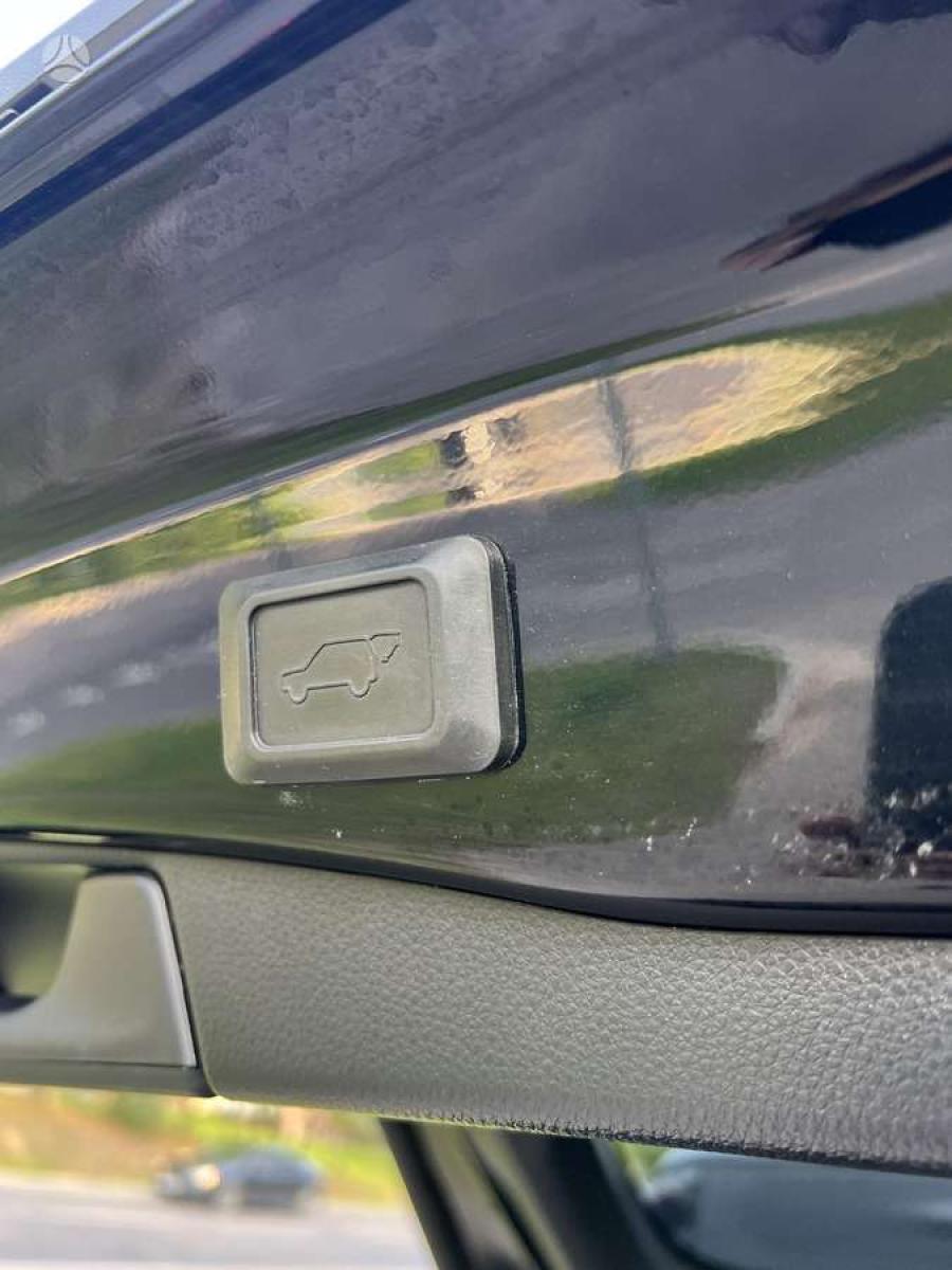 Black Toyota RAV4 2019 in Utena, with an engine capacity of 1.99 L and mileage of 178 thousand km for 18750 €, photo 21 on AUTOMOTO.COM.LV