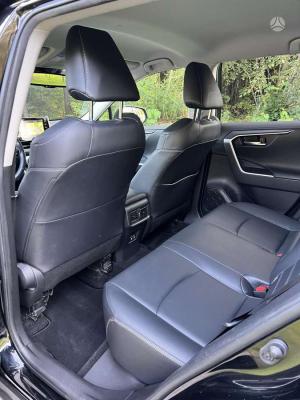 Black Toyota RAV4 2019 in Utena, with an engine capacity of 1.99 L and mileage of 178 thousand km for 18750 €, photo 23 on AUTOMOTO.COM.LV