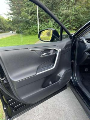 Black Toyota RAV4 2019 in Utena, with an engine capacity of 1.99 L and mileage of 178 thousand km for 18750 €, photo 24 on AUTOMOTO.COM.LV