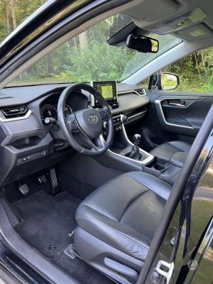 Black Toyota RAV4 2019 in Utena, with an engine capacity of 1.99 L and mileage of 178 thousand km for 18750 €, photo 25 on AUTOMOTO.COM.LV