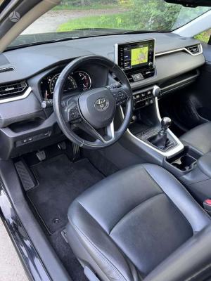 Black Toyota RAV4 2019 in Utena, with an engine capacity of 1.99 L and mileage of 178 thousand km for 18750 €, photo 26 on AUTOMOTO.COM.LV