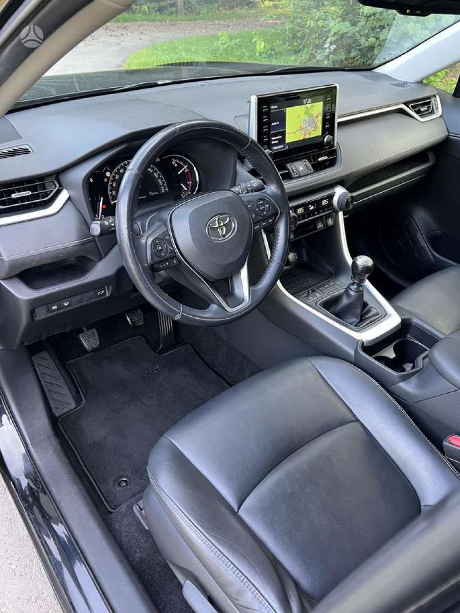 Black Toyota RAV4 2019 in Utena, with an engine capacity of 1.99 L and mileage of 178 thousand km for 18750 €, photo 26 on AUTOMOTO.COM.LV