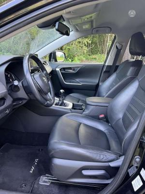 Black Toyota RAV4 2019 in Utena, with an engine capacity of 1.99 L and mileage of 178 thousand km for 18750 €, photo 27 on AUTOMOTO.COM.LV