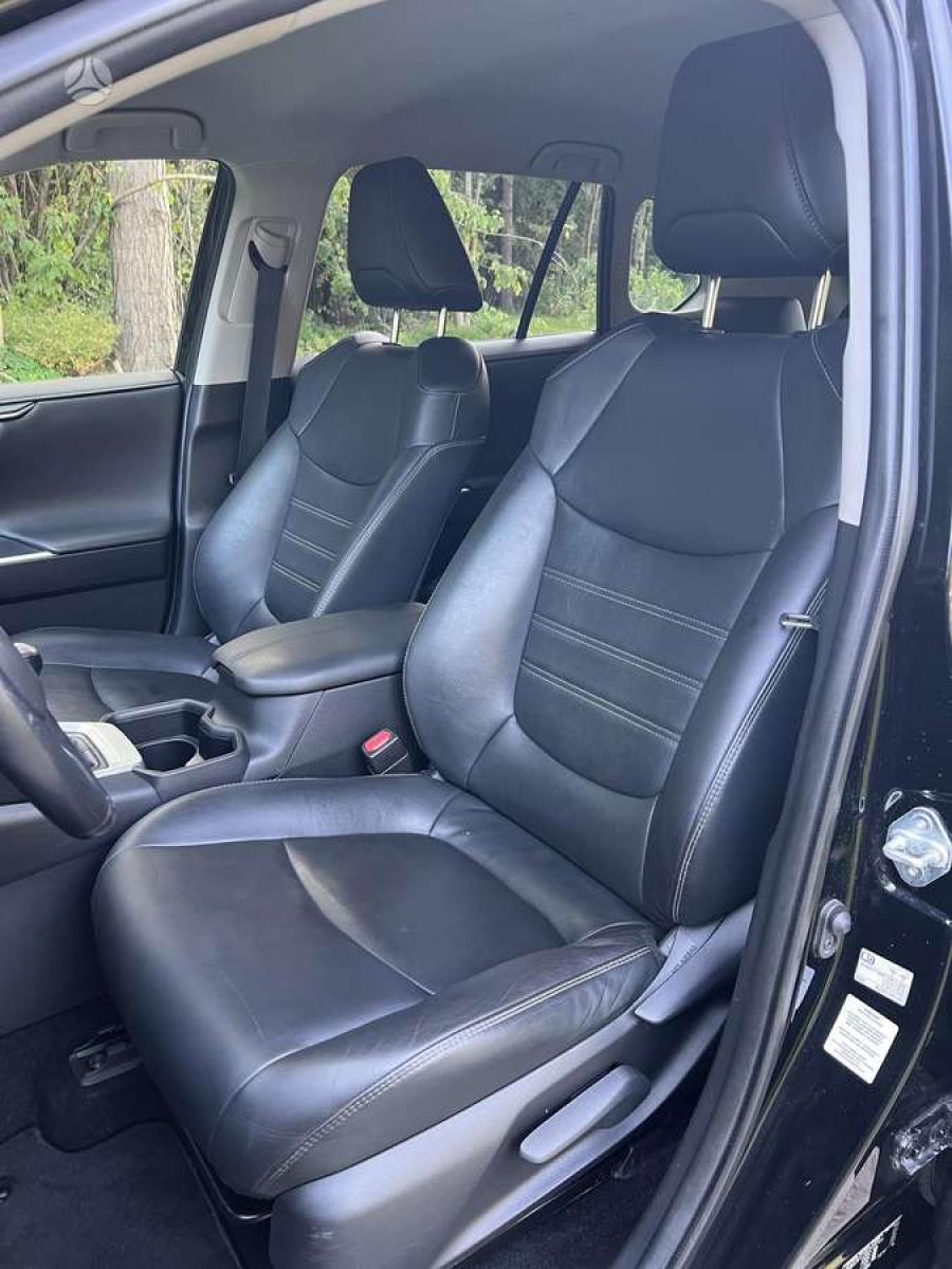 Black Toyota RAV4 2019 in Utena, with an engine capacity of 1.99 L and mileage of 178 thousand km for 18750 €, photo 28 on AUTOMOTO.COM.LV
