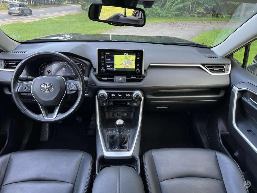 Black Toyota RAV4 2019 in Utena, with an engine capacity of 1.99 L and mileage of 178 thousand km for 18750 €, photo 29 on AUTOMOTO.COM.LV