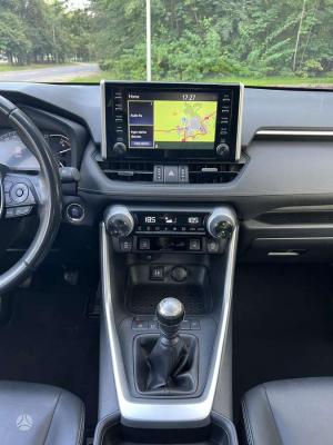 Black Toyota RAV4 2019 in Utena, with an engine capacity of 1.99 L and mileage of 178 thousand km for 18750 €, photo 32 on AUTOMOTO.COM.LV