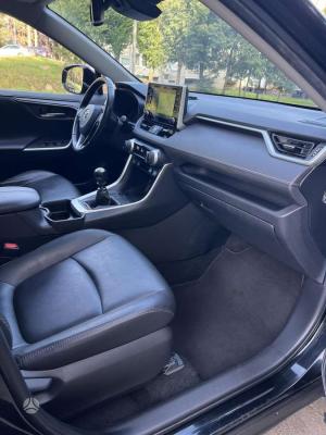 Black Toyota RAV4 2019 in Utena, with an engine capacity of 1.99 L and mileage of 178 thousand km for 18750 €, photo 33 on AUTOMOTO.COM.LV