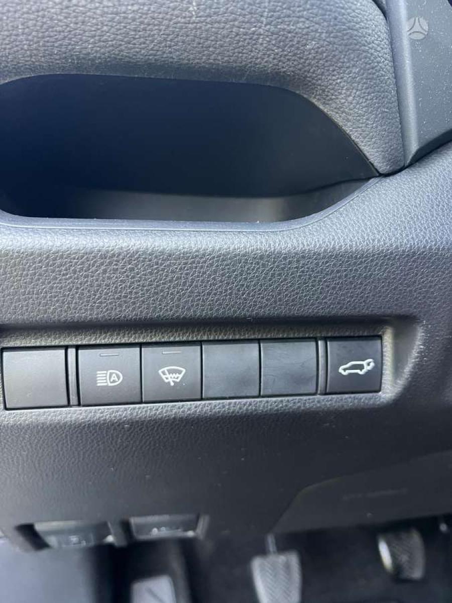 Black Toyota RAV4 2019 in Utena, with an engine capacity of 1.99 L and mileage of 178 thousand km for 18750 €, photo 35 on AUTOMOTO.COM.LV