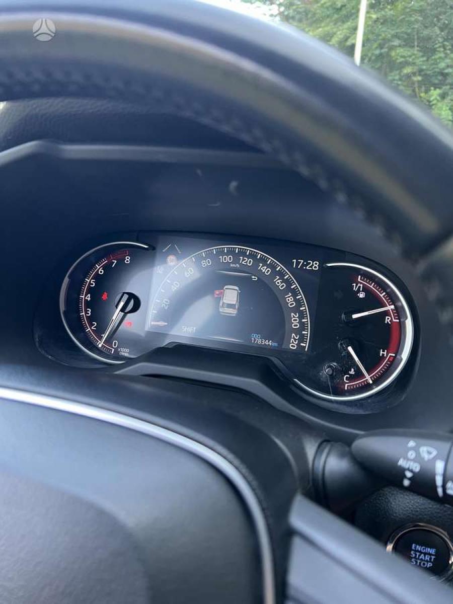 Black Toyota RAV4 2019 in Utena, with an engine capacity of 1.99 L and mileage of 178 thousand km for 18750 €, photo 36 on AUTOMOTO.COM.LV