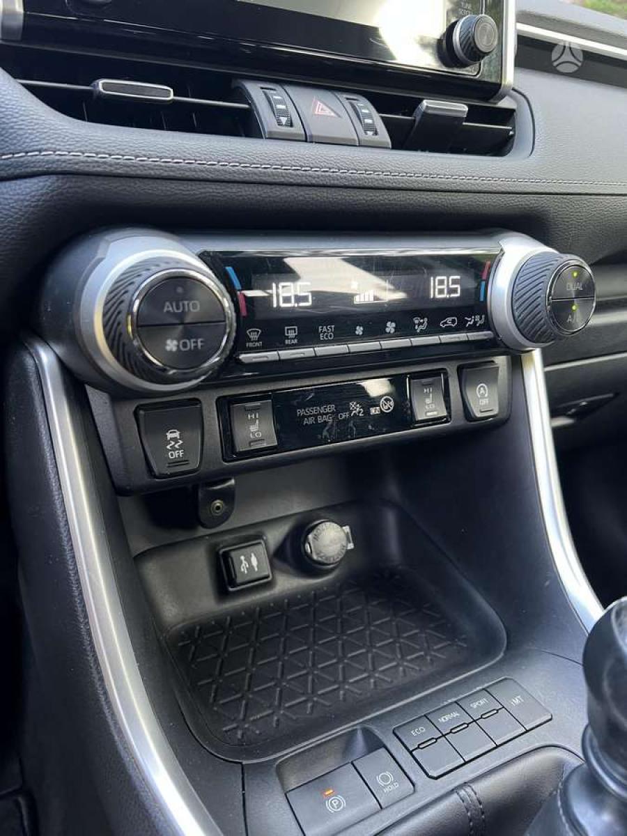 Black Toyota RAV4 2019 in Utena, with an engine capacity of 1.99 L and mileage of 178 thousand km for 18750 €, photo 37 on AUTOMOTO.COM.LV