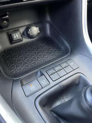 Black Toyota RAV4 2019 in Utena, with an engine capacity of 1.99 L and mileage of 178 thousand km for 18750 €, photo 38 on AUTOMOTO.COM.LV