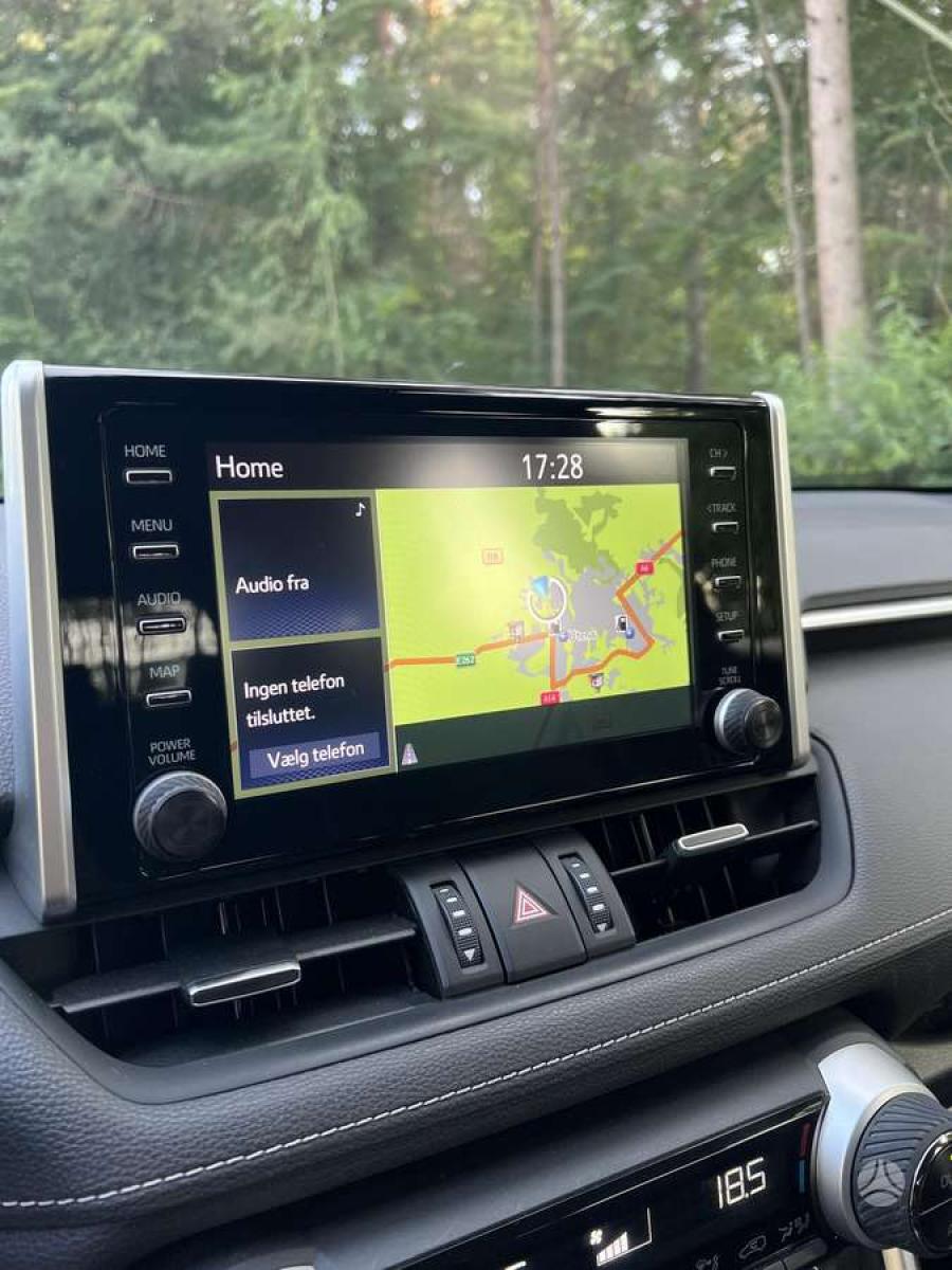 Black Toyota RAV4 2019 in Utena, with an engine capacity of 1.99 L and mileage of 178 thousand km for 18750 €, photo 39 on AUTOMOTO.COM.LV