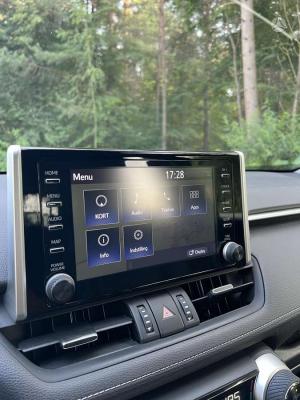 Black Toyota RAV4 2019 in Utena, with an engine capacity of 1.99 L and mileage of 178 thousand km for 18750 €, photo 41 on AUTOMOTO.COM.LV