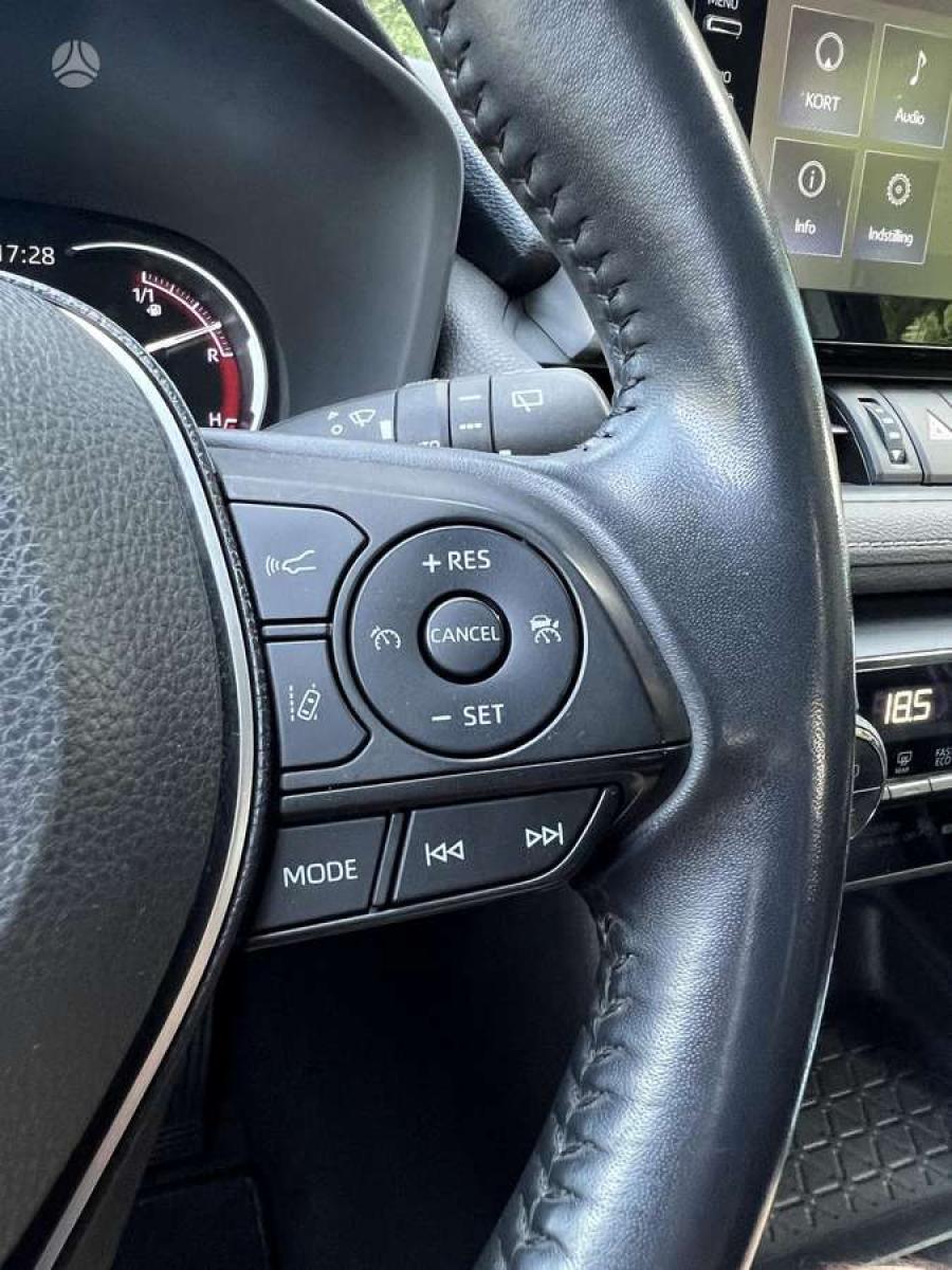Black Toyota RAV4 2019 in Utena, with an engine capacity of 1.99 L and mileage of 178 thousand km for 18750 €, photo 42 on AUTOMOTO.COM.LV