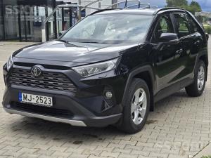 Black Toyota RAV4 2019 in Riga, with an engine capacity of 2.00 L and mileage of 289 thousand km for 14990 €, photo  on AUTOMOTO.COM.LV