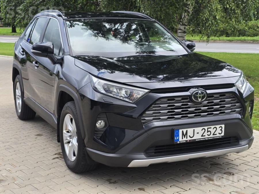 Melns Toyota RAV4 2019 Rīga, ar dzinēja tilpumu 2.00 L un nobraukumu 289 tūkst. km par 14990 €, foto 5 vietnē AUTOMOTO.COM.LV