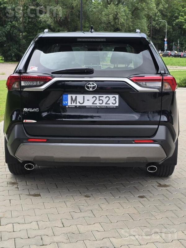 Black Toyota RAV4 2019 in Riga, with an engine capacity of 2.00 L and mileage of 289 thousand km for 14990 €, photo 6 on AUTOMOTO.COM.LV