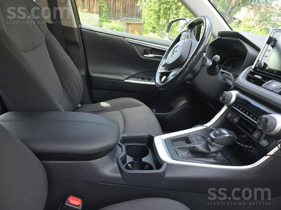 Melns Toyota RAV4 2019 Rīga, ar dzinēja tilpumu 2.00 L un nobraukumu 289 tūkst. km par 14990 €, foto 9 vietnē AUTOMOTO.COM.LV