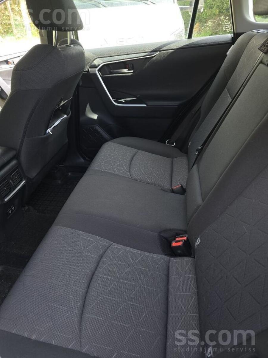 Melns Toyota RAV4 2019 Rīga, ar dzinēja tilpumu 2.00 L un nobraukumu 289 tūkst. km par 14990 €, foto 11 vietnē AUTOMOTO.COM.LV