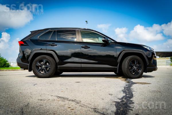 Toyota RAV4 2019 in Riga on AUTOMOTO.COM.LV Black Toyota RAV4 2019 in Riga, with an engine capacity of 2.00 L and mileage of 103 thousand km for 24000 €, photo 1 on AUTOMOTO.COM.LV